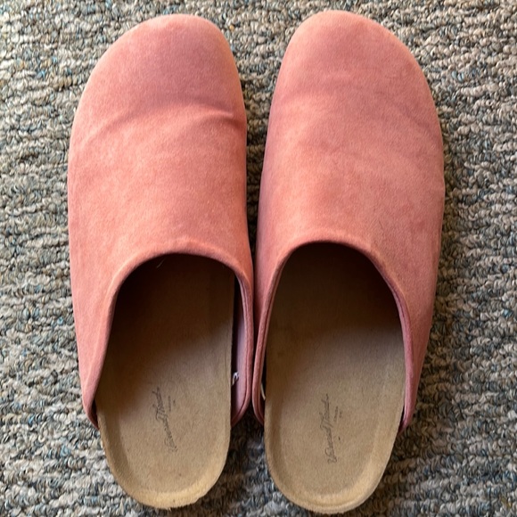 Universal Thread | Shoes | Universal Thread Pink Size 2 Clogs | Poshmark